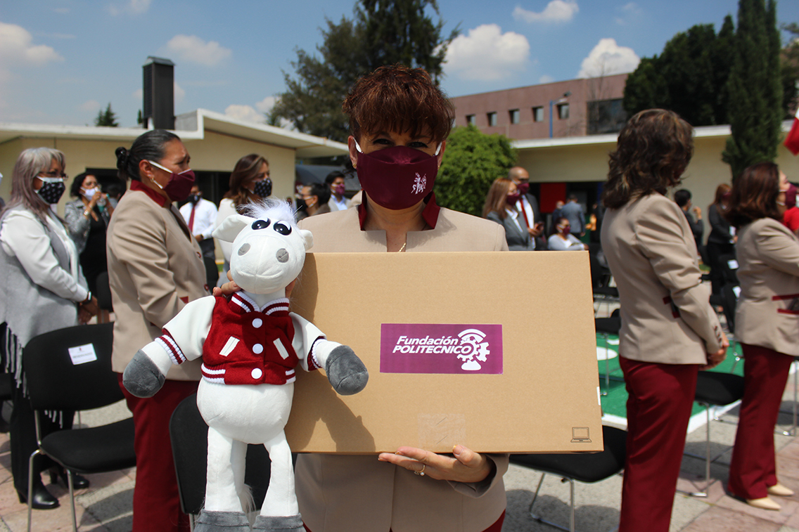 “Donación de 500 laptops para el programa de equipamiento de aulas del ...